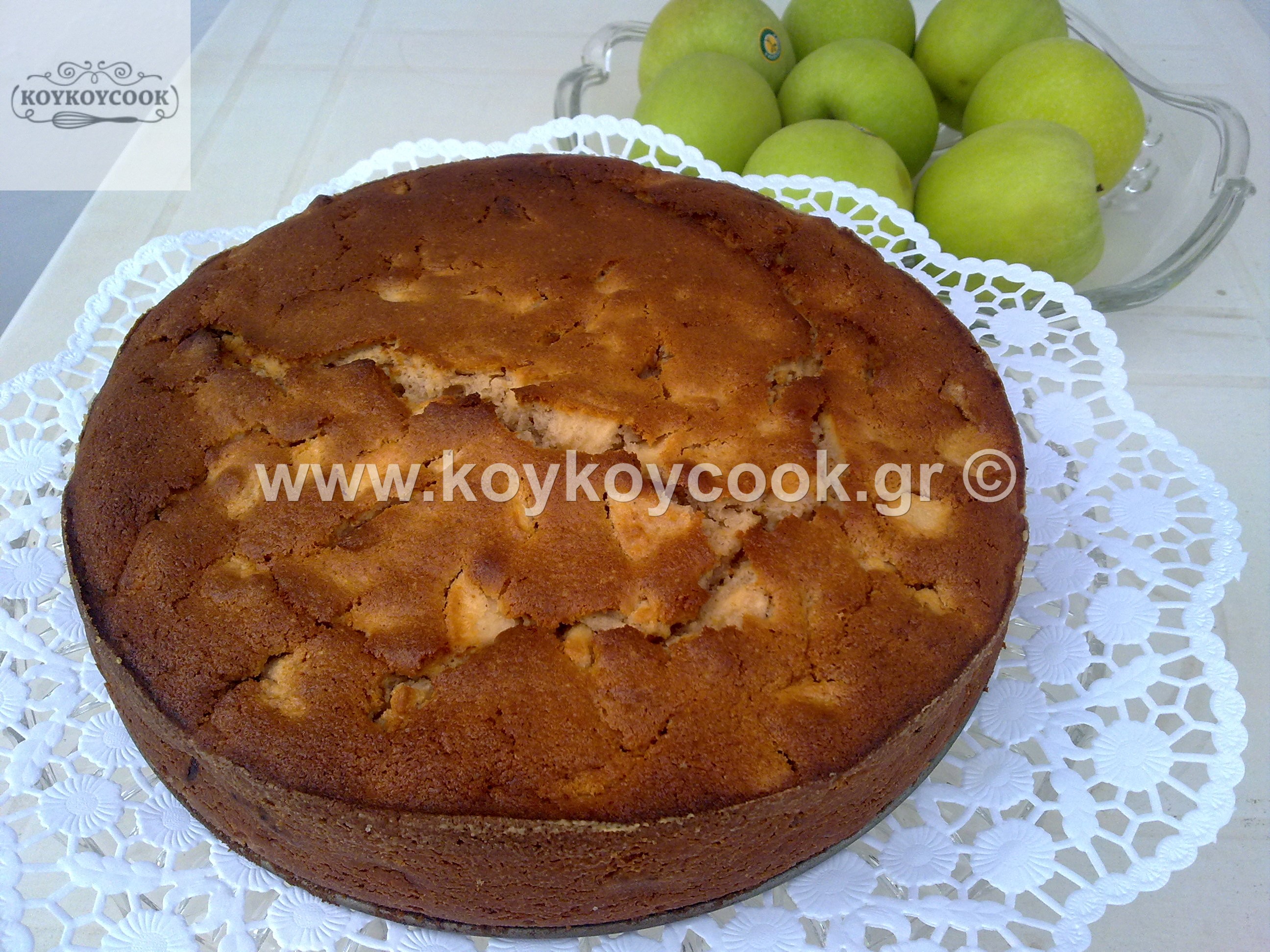 ΜΗΛΟΠΙΤΑ ΚΕΙΚ ΜΕ ΚΟΝΙΑΚ ,ΚΑΝΕΛΑ & ΜΟΣΧΟΚΑΡΥΔΟ – Koykoycook