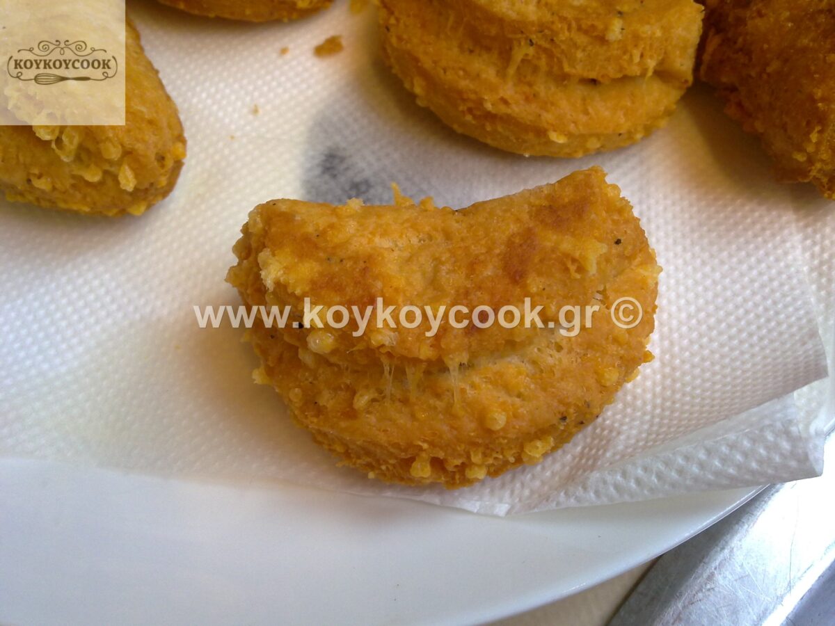 ΤΥΡΟΠΙΤΑΚΙΑ ΜΠΟΥΚΙΤΣΕΣ ΜΕ ΓΡΑΒΙΕΡΑ – Koykoycook