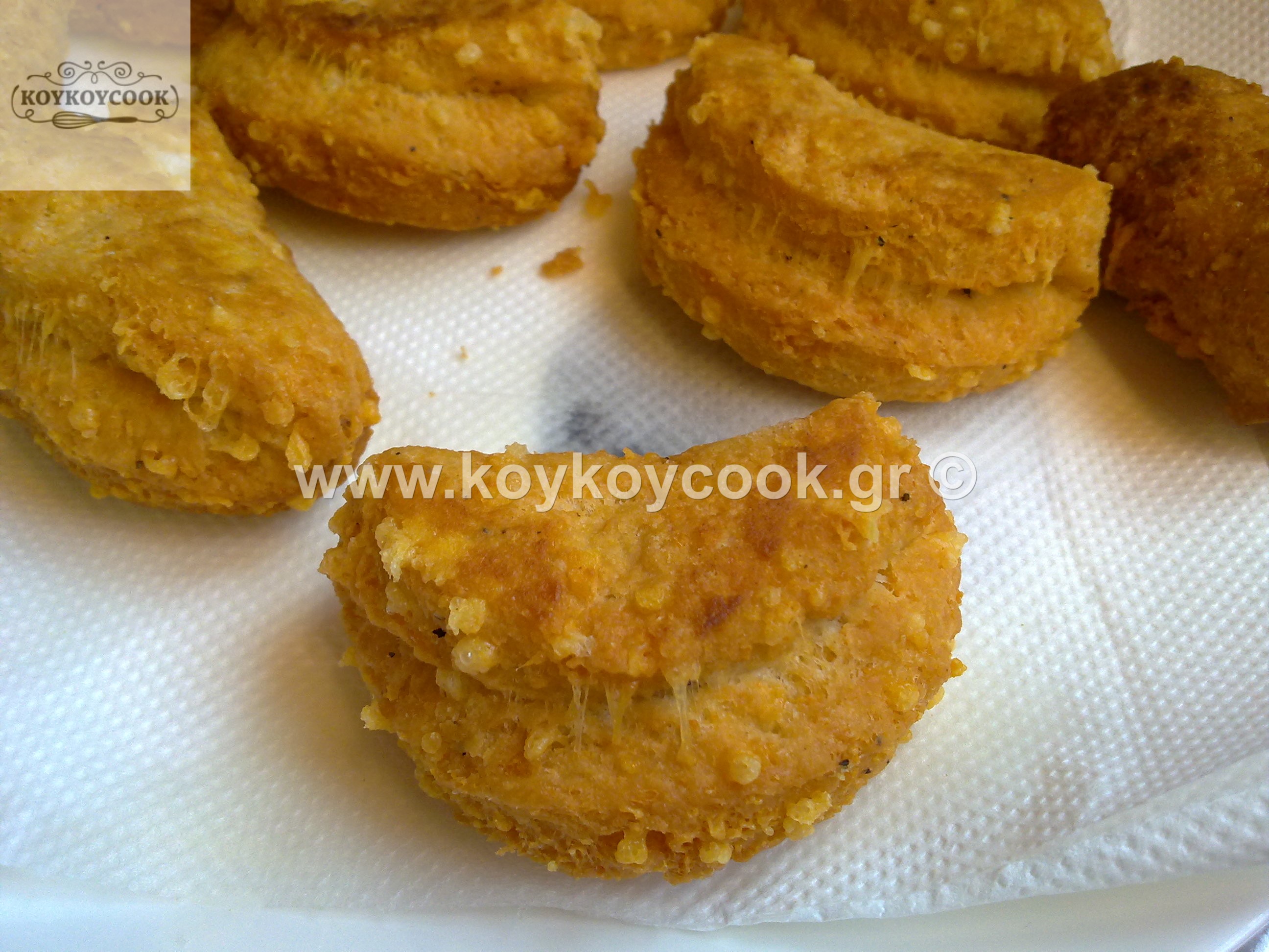 ΤΥΡΟΠΙΤΑΚΙΑ ΜΠΟΥΚΙΤΣΕΣ ΜΕ ΓΡΑΒΙΕΡΑ – Koykoycook