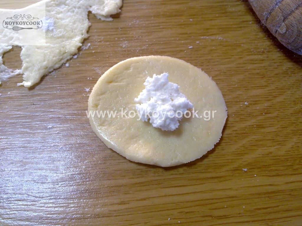 ΤΥΡΟΠΙΤΑΚΙΑ ΚΟΥΡΟΥ ΜΕ ΛΕΥΚΟ ΤΥΡΙ ΣΑΜΟΥ – Koykoycook