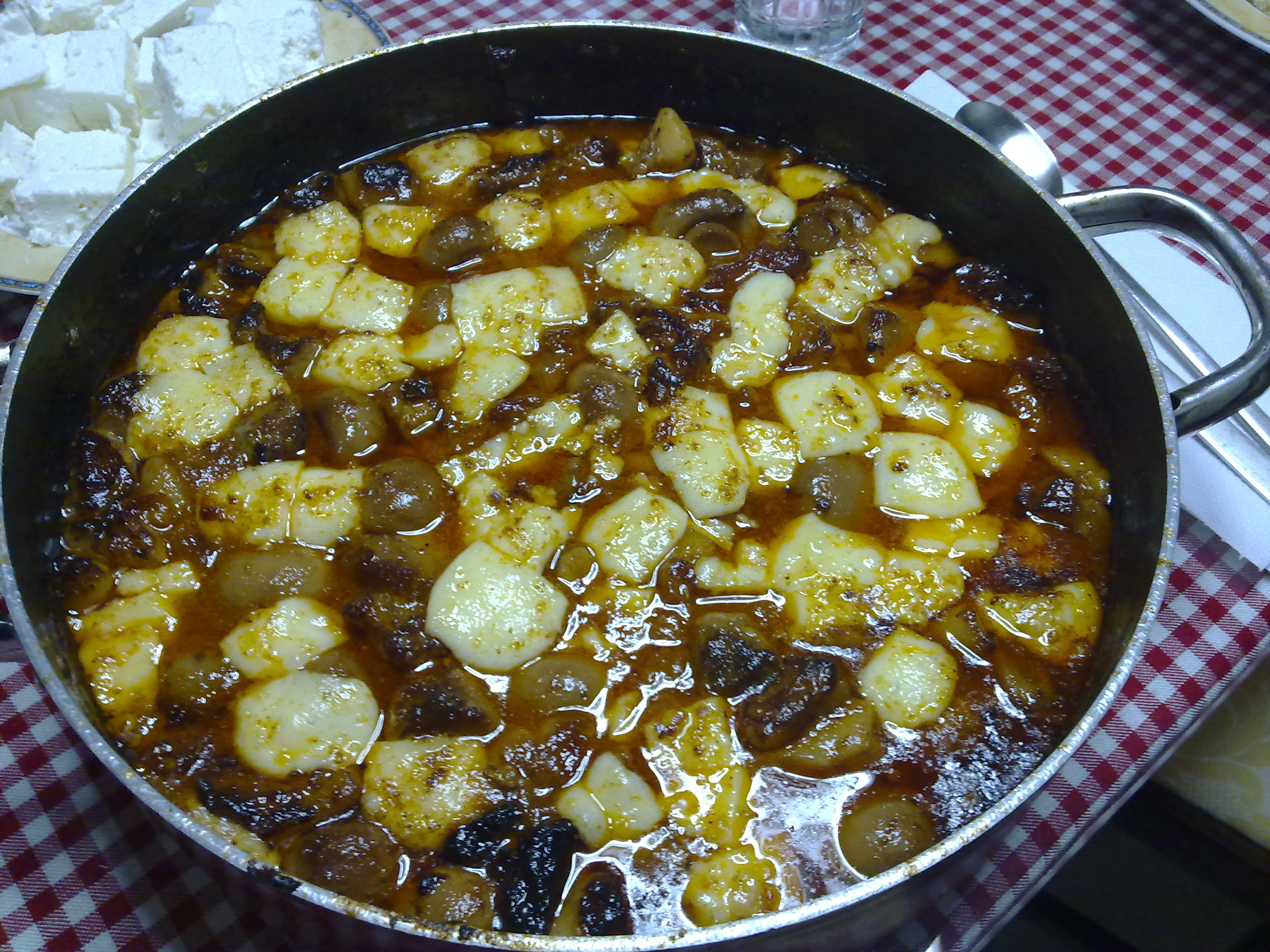 ΜΠΕΚΡΗ ΜΕΖΕ ΜΕ ΓΡΑΒΙΕΡΑ ΣΑΜΟΥ – Koykoycook