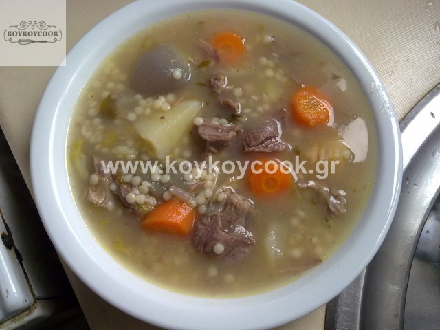 ΚΡΕΑΤΟΣΟΥΠΑ ΜΕ ΜΟΣΧΑΡΙ ΚΑΙ ΛΑΧΑΝΙΚΑ – Koykoycook