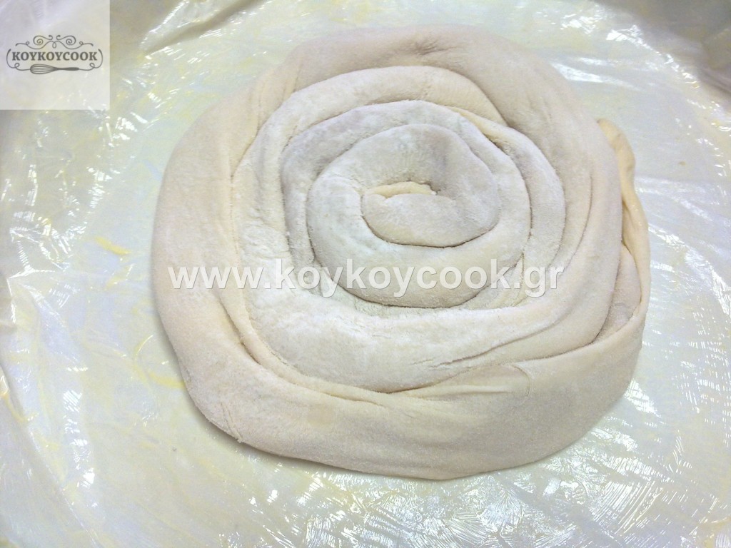 ΚΟΛΟΚΥΘΟΤΥΡΟΠΙΤΑ ΣΤΡΙΦΤΗ ΜΕ ΣΠΙΤΙΚΟ ΦΥΛΛΟ & 2 ΕΙΔΩΝ ΚΟΛΟΚΥΘΙ – Koykoycook