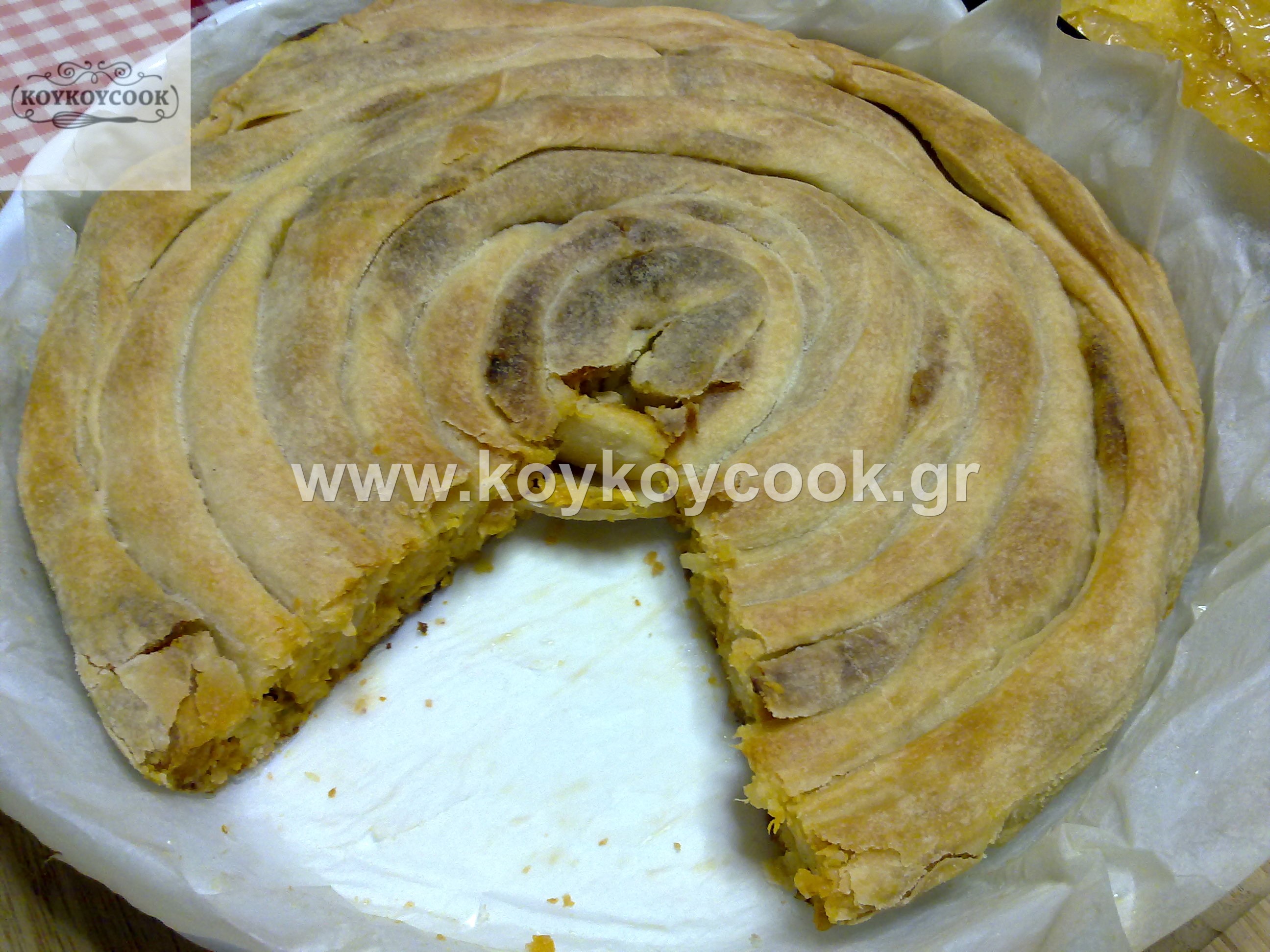 ΚΟΛΟΚΥΘΟΤΥΡΟΠΙΤΑ ΣΤΡΙΦΤΗ ΜΕ ΣΠΙΤΙΚΟ ΦΥΛΛΟ & 2 ΕΙΔΩΝ ΚΟΛΟΚΥΘΙ – Koykoycook