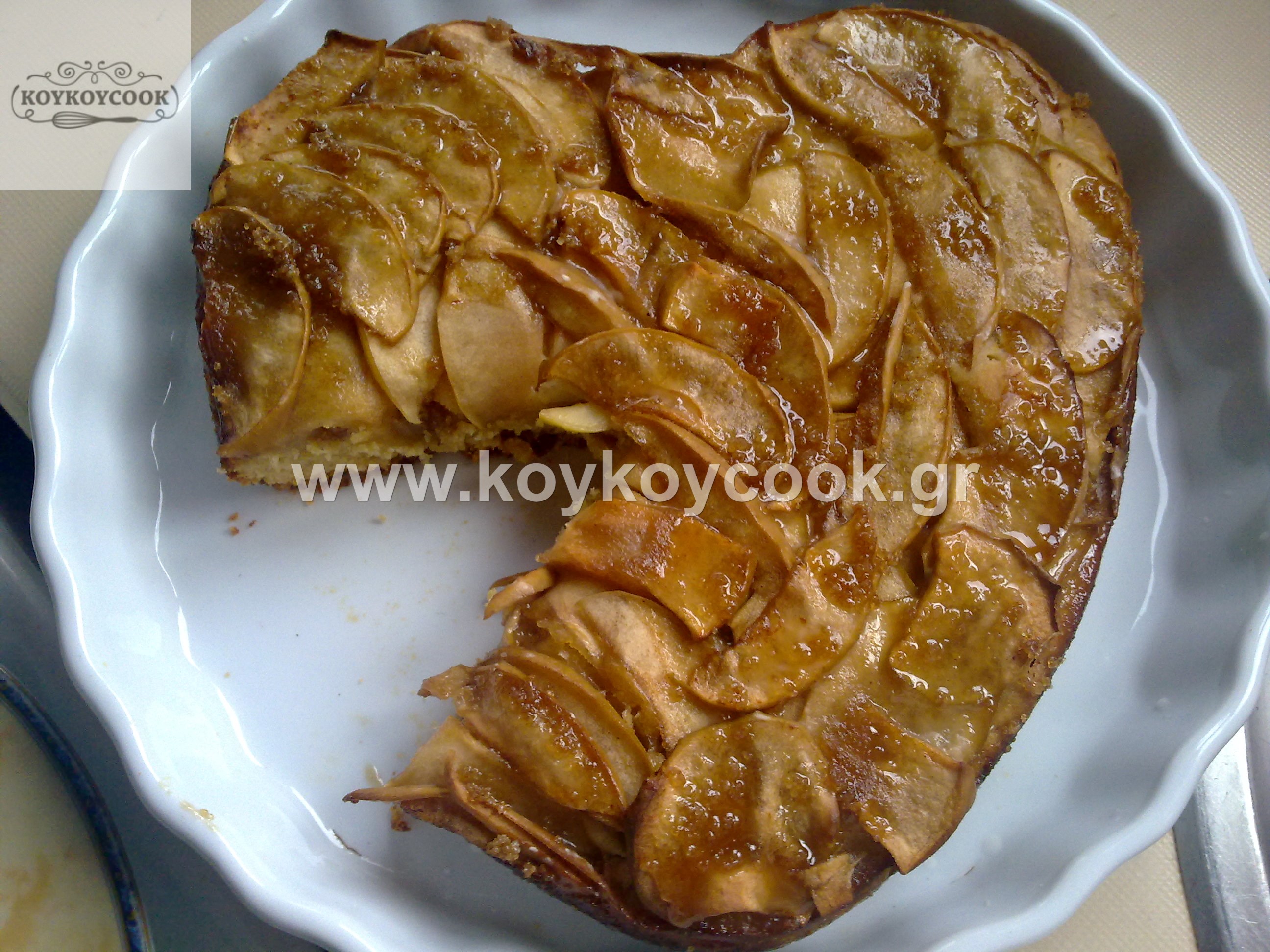 ΝΗΣΤΙΣΙΜΟ ΚΕΙΚ ΚΑΝΕΛΑΣ ΜΕ ΜΗΛΑ (VEGAN) – Koykoycook