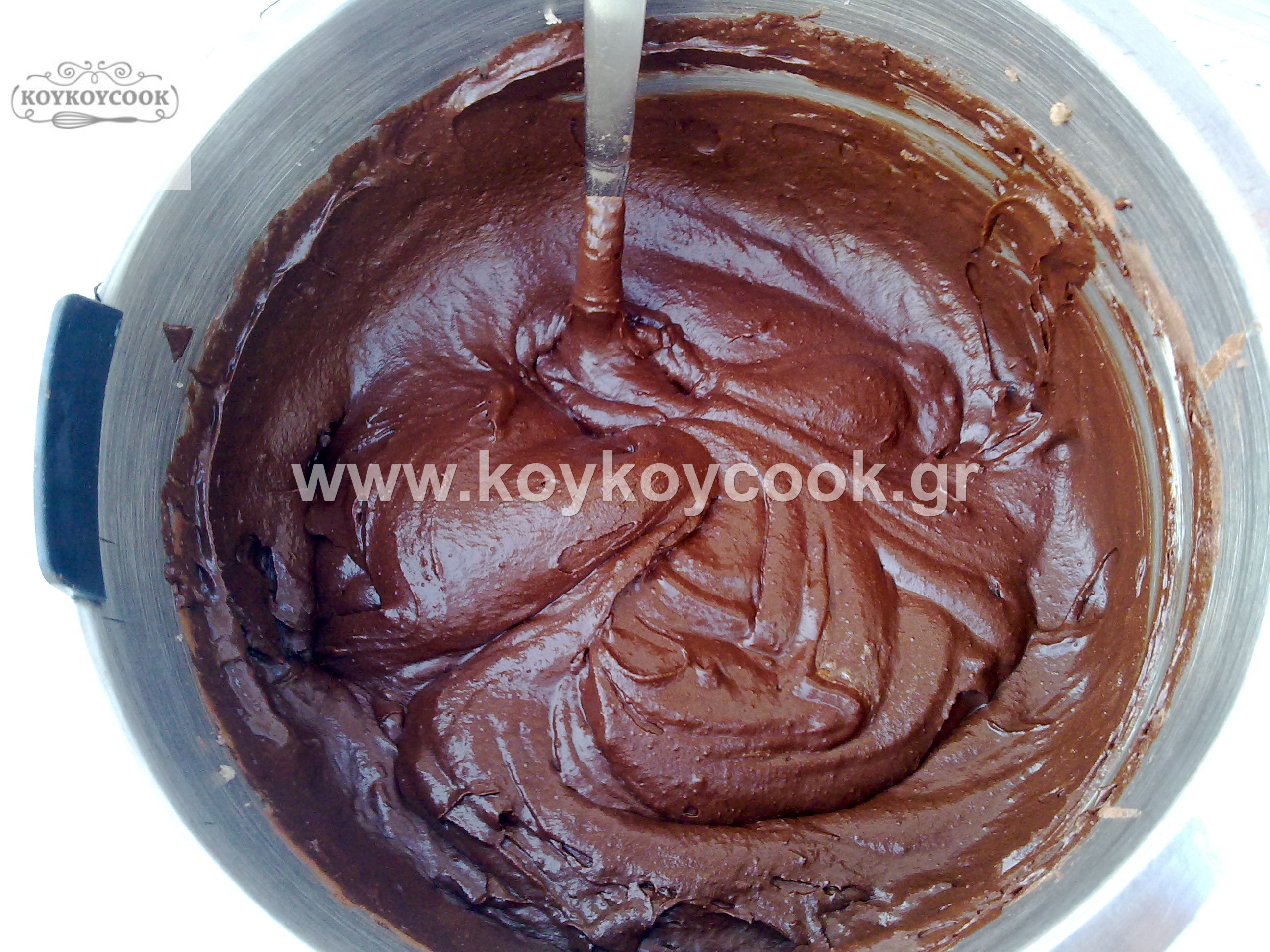 ΥΓΡΟ ΚΕΙΚ ΣΟΚΟΛΑΤΑΣ ΜΕ ΑΣΠΡΟ ΓΛΑΣΣΟ – Koykoycook