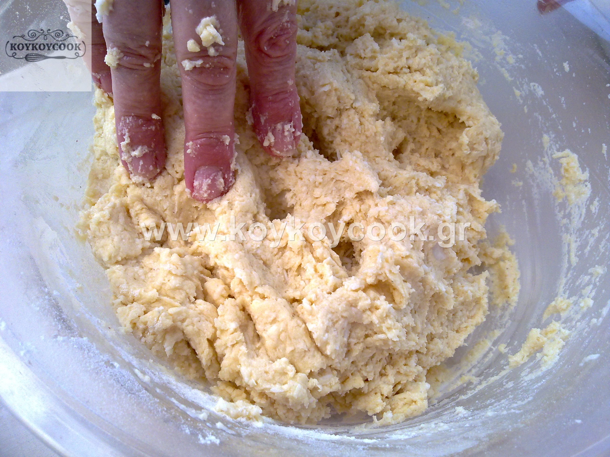ΤΥΡΟΠΙΤΑΚΙΑ ΜΕ ΓΙΑΟΥΡΤΙ(ΕΥΚΟΛΑ) EASY CHEECE PIES WITH GREEK YOGURT ...