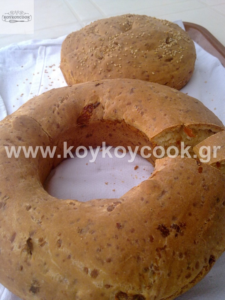 ΚΟΥΛΟΥΡΑ ΜΕ ΑΛΜΥΡΟ ΜΑΣΤΕΛΟ ΚΑΙ ΛΙΑΣΤΗ ΝΤΟΜΑΤΑ – Koykoycook