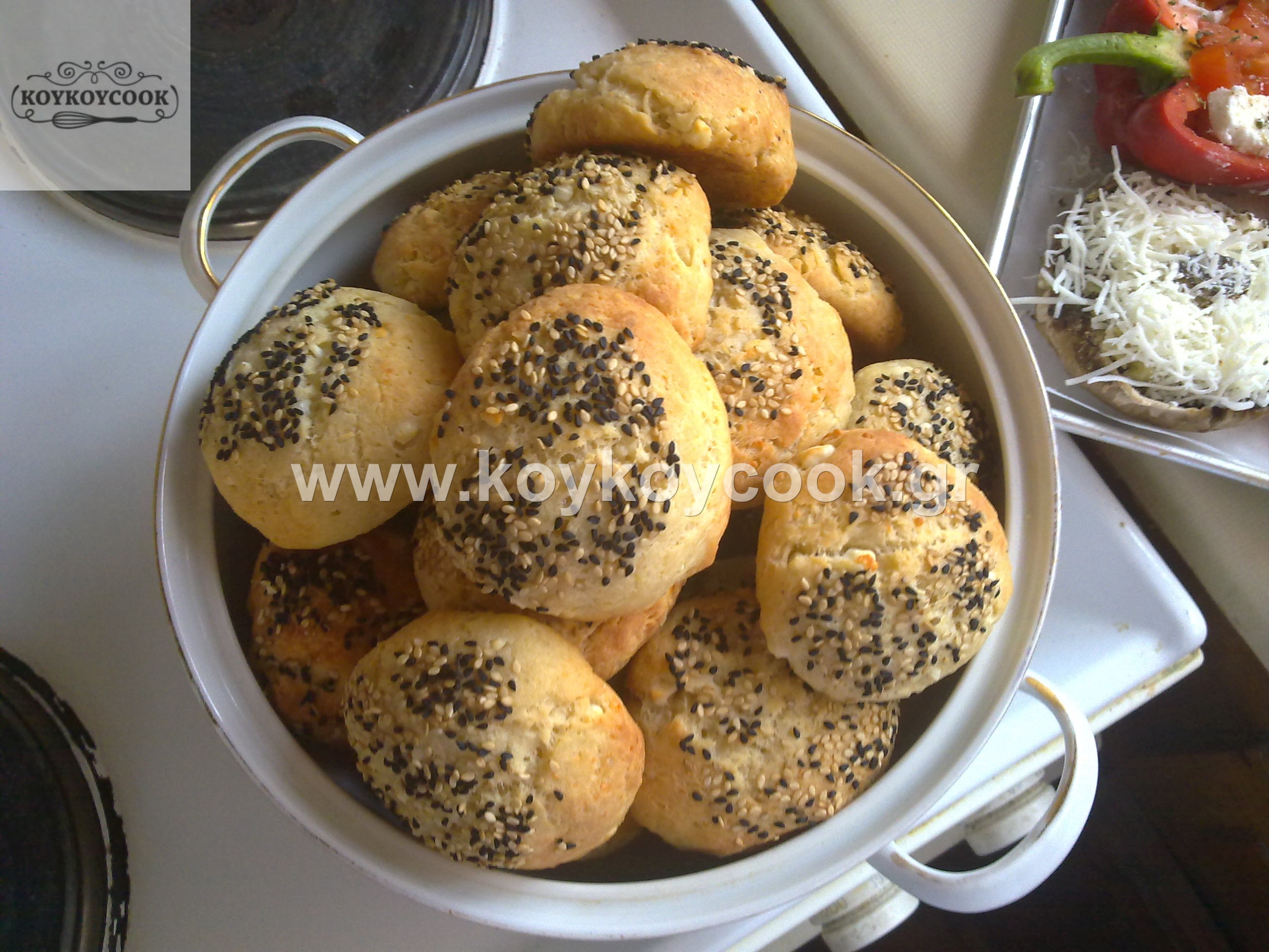 ΤΥΡΟΠΙΤΑΚΙΑ ΜΕ ΓΙΑΟΥΡΤΙ(ΕΥΚΟΛΑ) EASY CHEECE PIES WITH GREEK YOGURT ...