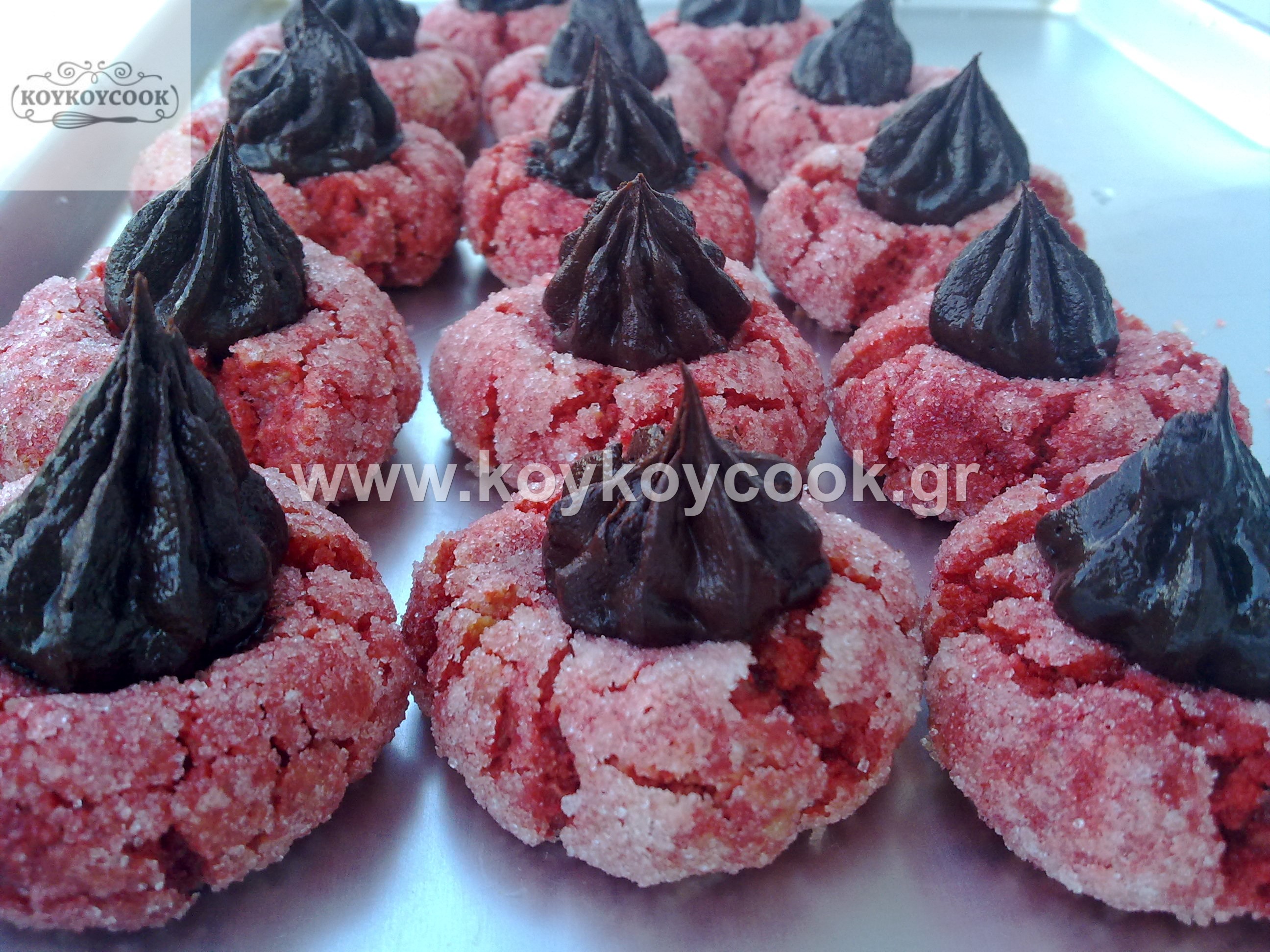 ΚΟΥΚΙΣ ΜΕ ΦΥΣΤΙΚΟΒΟΥΤΥΡΟ ΚΑΙ ΣΟΚΟΛΑΤΑ – Koykoycook