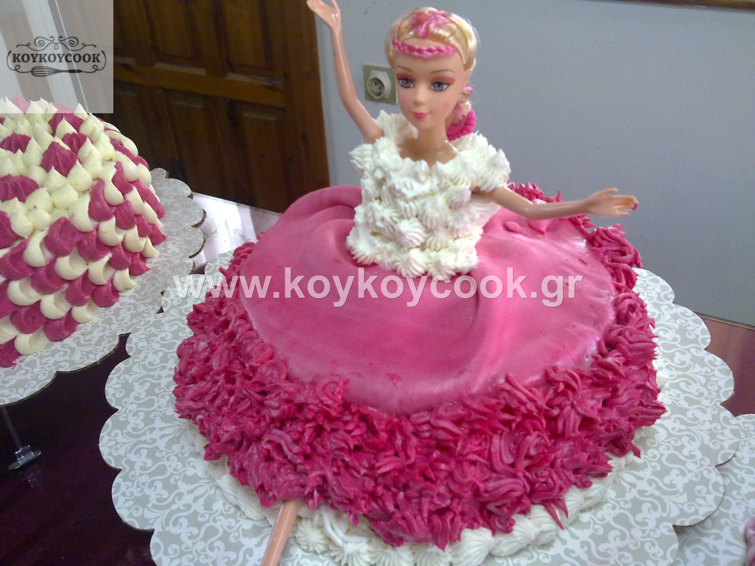 ΤΟΥΡΤΑ BARBIE ΜΠΑΛΑΡΙΝΑ – Koykoycook