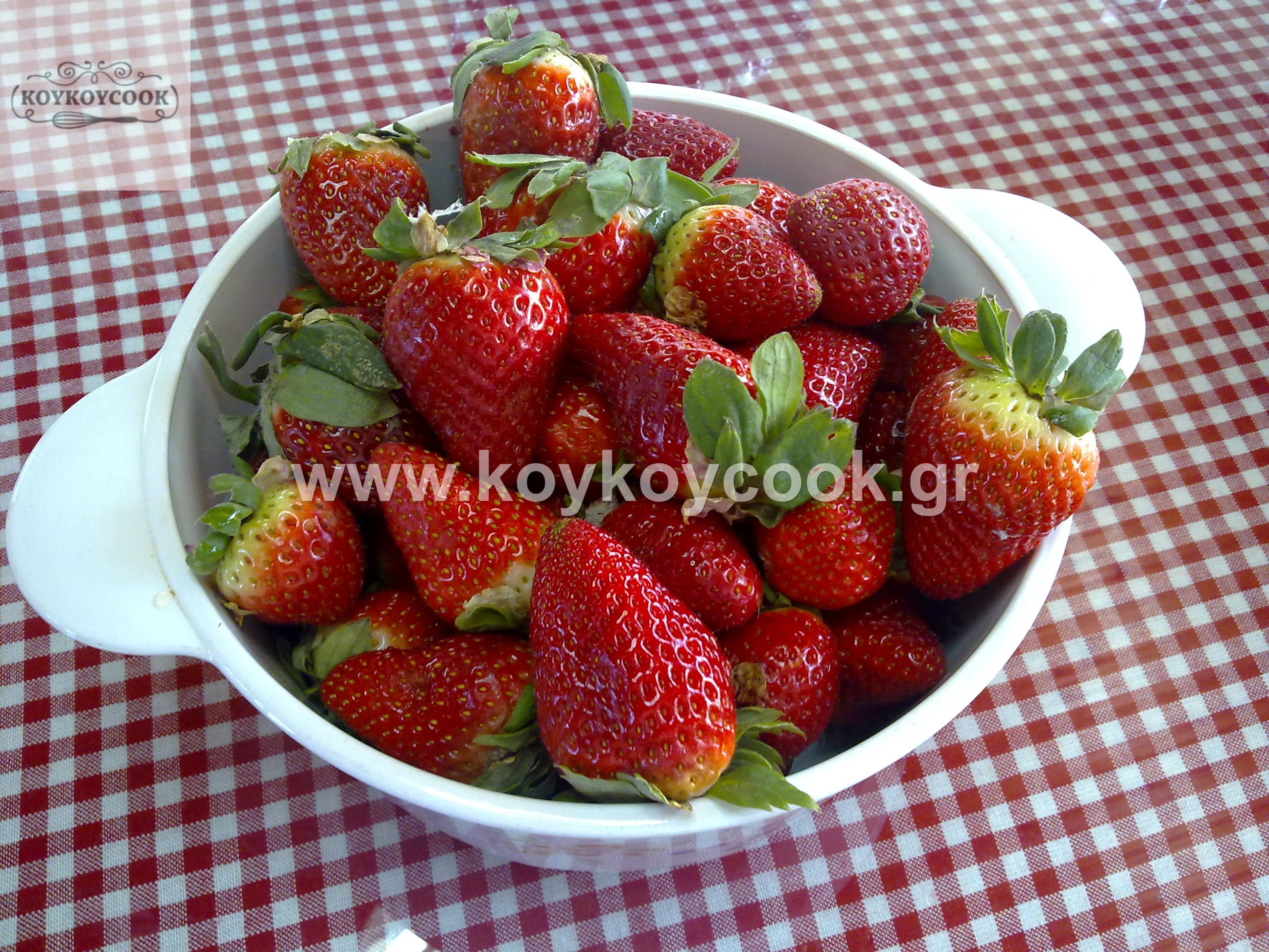 ΤΡΑΙΦΛ ΒΑΝΙΛΙΑ ΣΟΚΟΛΑΤΑ ΜΕ ΦΡΑΟΥΛΕΣ – Koykoycook