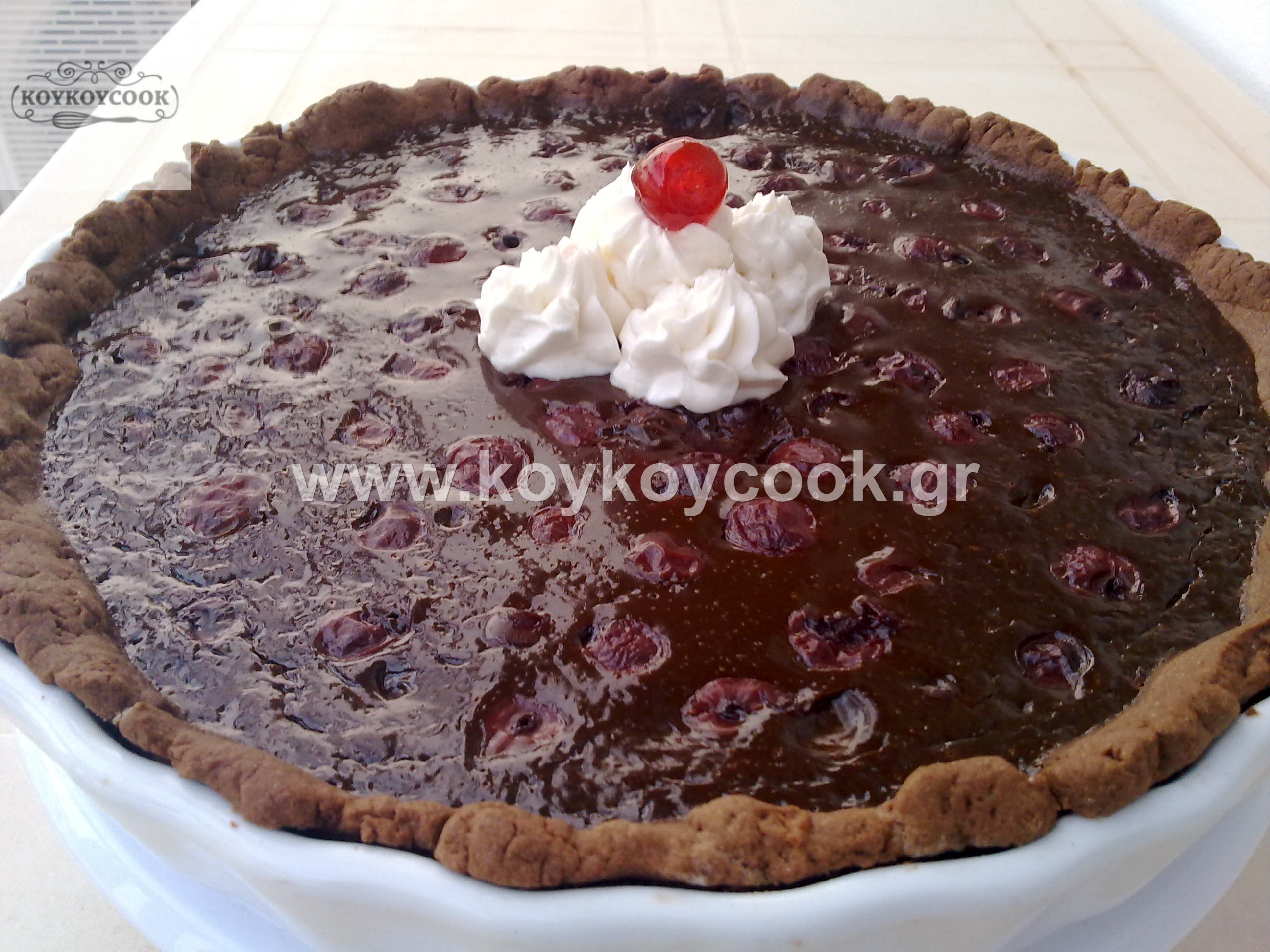 ΤΑΡΤΑ ΠΡΑΛΙΝΑ ΣΟΚΟΛΑΤΑ ΜΕ SOUR CHERRIES – Koykoycook