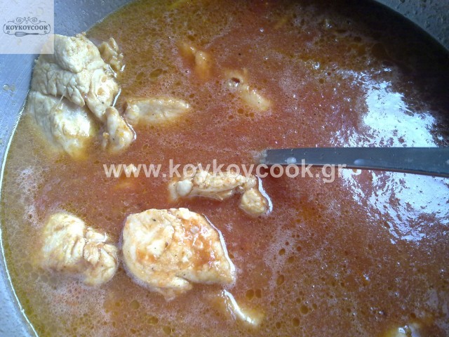 ΚΟΤΟΠΟΥΛΟ ΚΑΤΣΑΡΟΛΑΣ ΜΕ ΚΟΚΚΙΝΗ ΣΑΛΤΣΑ & ΧΥΛΟΠΙΤΕΣ – Koykoycook