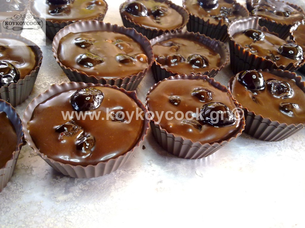 ΣΟΚΟΛΑΤΕΝΙΑ ΤΑΡΤΑΚΙΑ ΜΕ ΓΚΑΝΑΣ & ΒΥΣΣΙΝΑ – Koykoycook