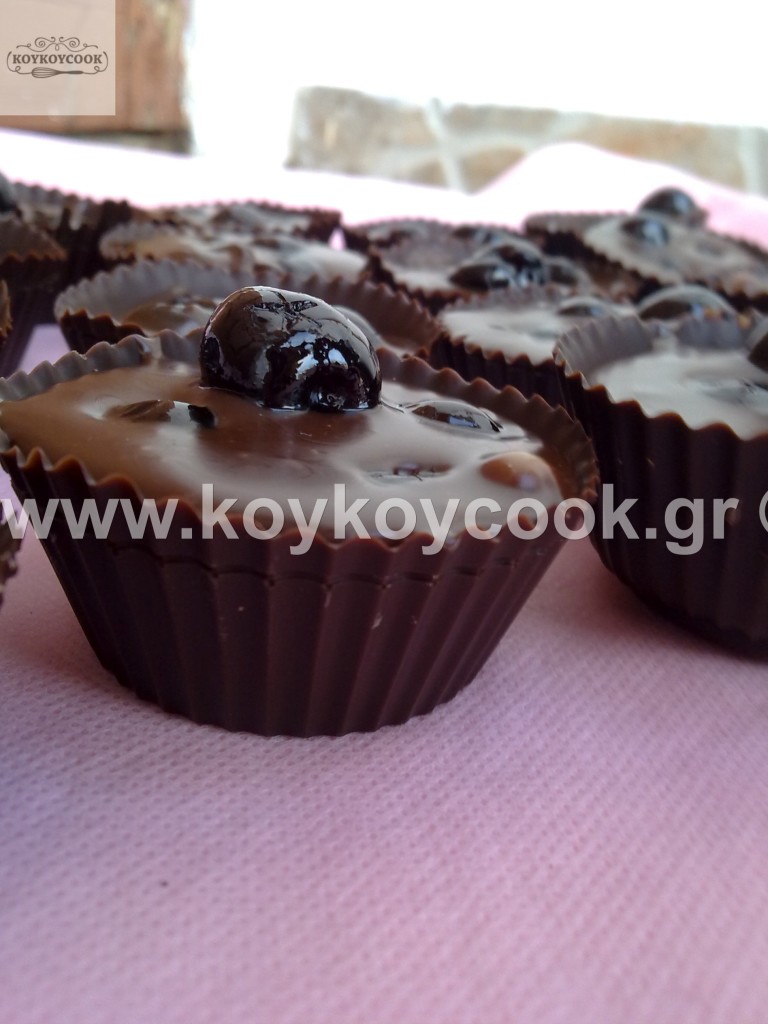 ΣΟΚΟΛΑΤΕΝΙΑ ΤΑΡΤΑΚΙΑ ΜΕ ΓΚΑΝΑΣ & ΒΥΣΣΙΝΑ – Koykoycook