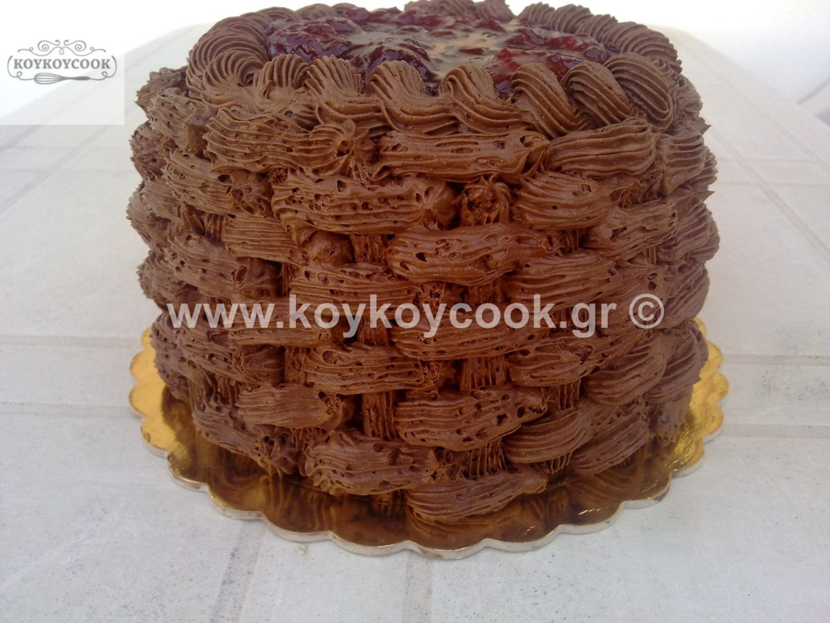 ΤΟΥΡΤΑ ΣΟΚΟΛΑΤΑ ΚΑΛΑΘΙ ΜΕ ΦΡΑΟΥΛΕΣ – Koykoycook