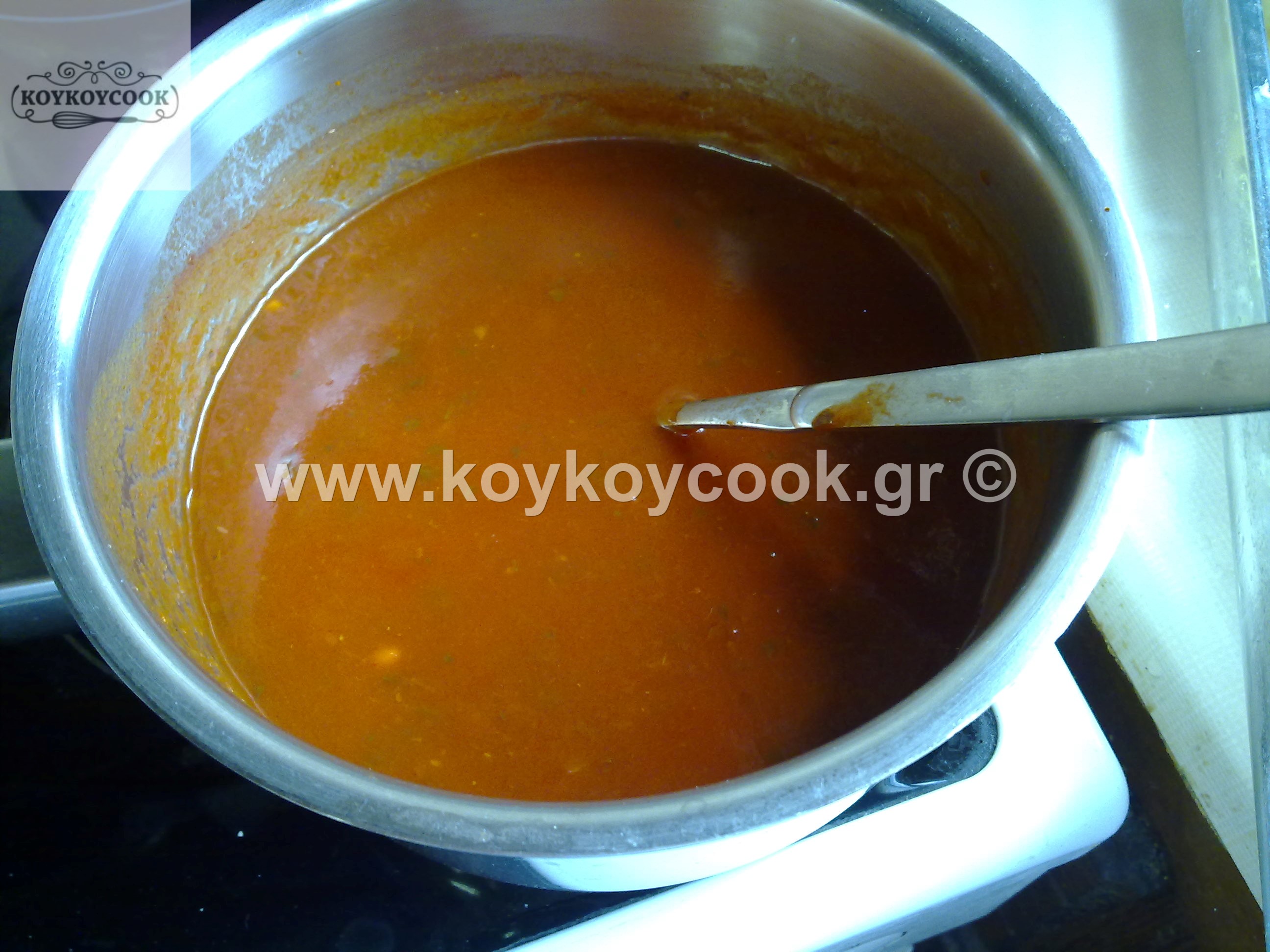 ΚΑΝΕΛΟΝΙΑ ΜΕ ΣΠΑΝΑΚΙ,ΛΕΥΚΟ ΤΥΡΙ & ΚΟΚΚΙΝΗ ΣΑΛΤΣΑ – Koykoycook