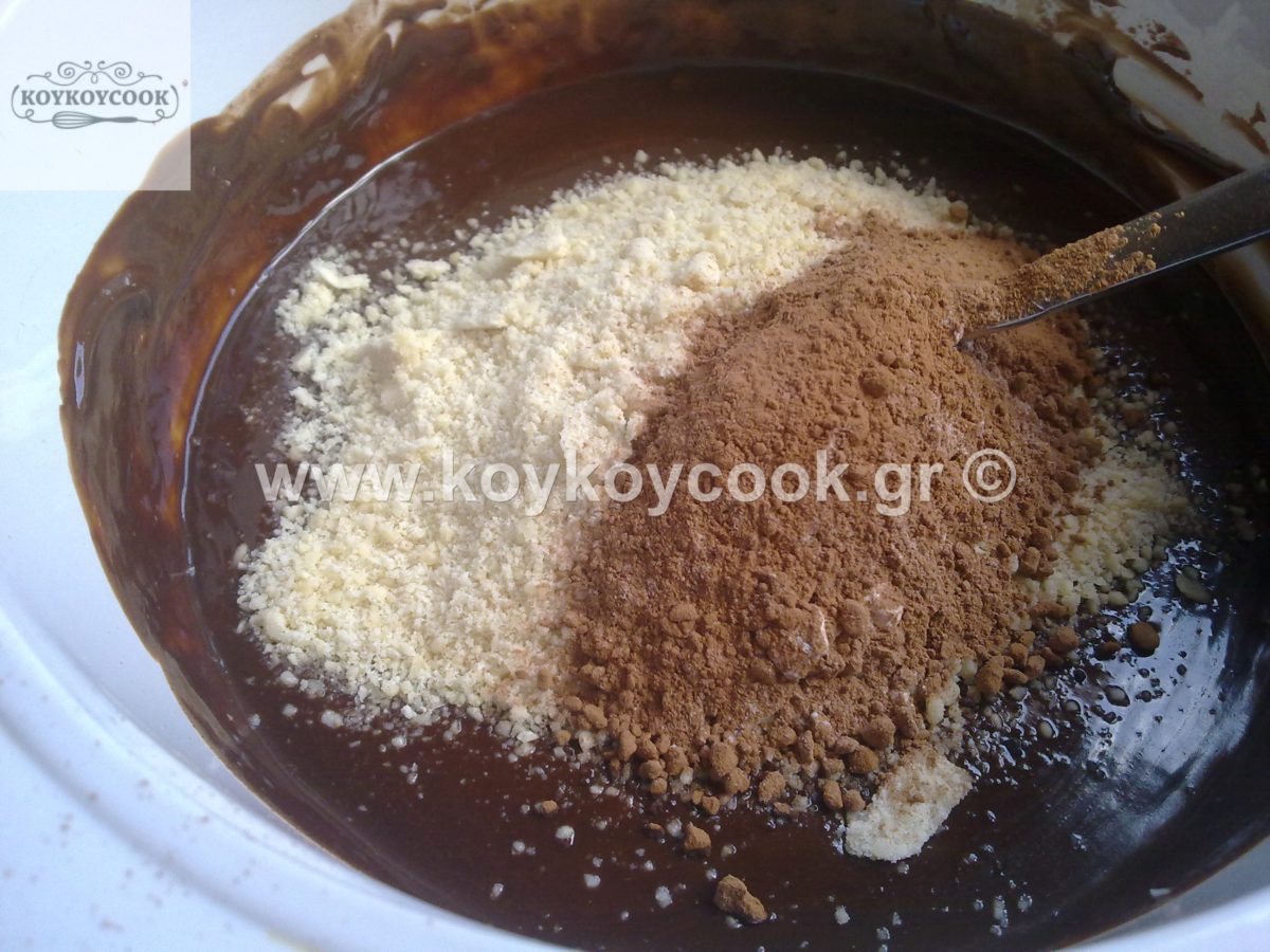 ΥΓΡΟ ΣΟΚΟΛΑΤΕΝΙΟ ΚΕΙΚ ΑΜΥΓΔΑΛΟΥ ΜΕ ΑΧΛΑΔΙΑ – Koykoycook