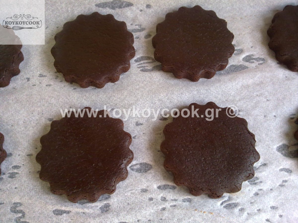 ΓΕΜΙΣΤΑ ΜΠΙΣΚΟΤΑ ΜΕ ΓΚΑΝΑΣ ΣΟΚΟΛΑΤΑΣ – Koykoycook
