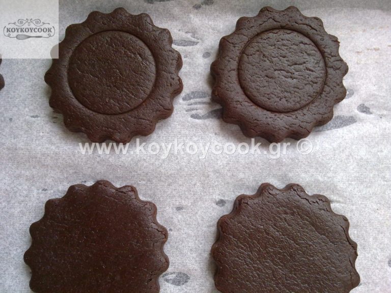 ΓΕΜΙΣΤΑ ΜΠΙΣΚΟΤΑ ΜΕ ΓΚΑΝΑΣ ΣΟΚΟΛΑΤΑΣ – Koykoycook