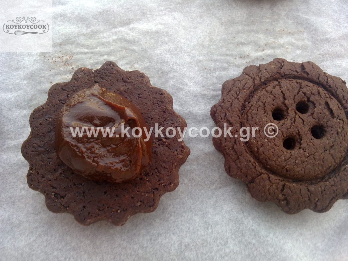 ΓΕΜΙΣΤΑ ΜΠΙΣΚΟΤΑ ΜΕ ΓΚΑΝΑΣ ΣΟΚΟΛΑΤΑΣ – Koykoycook