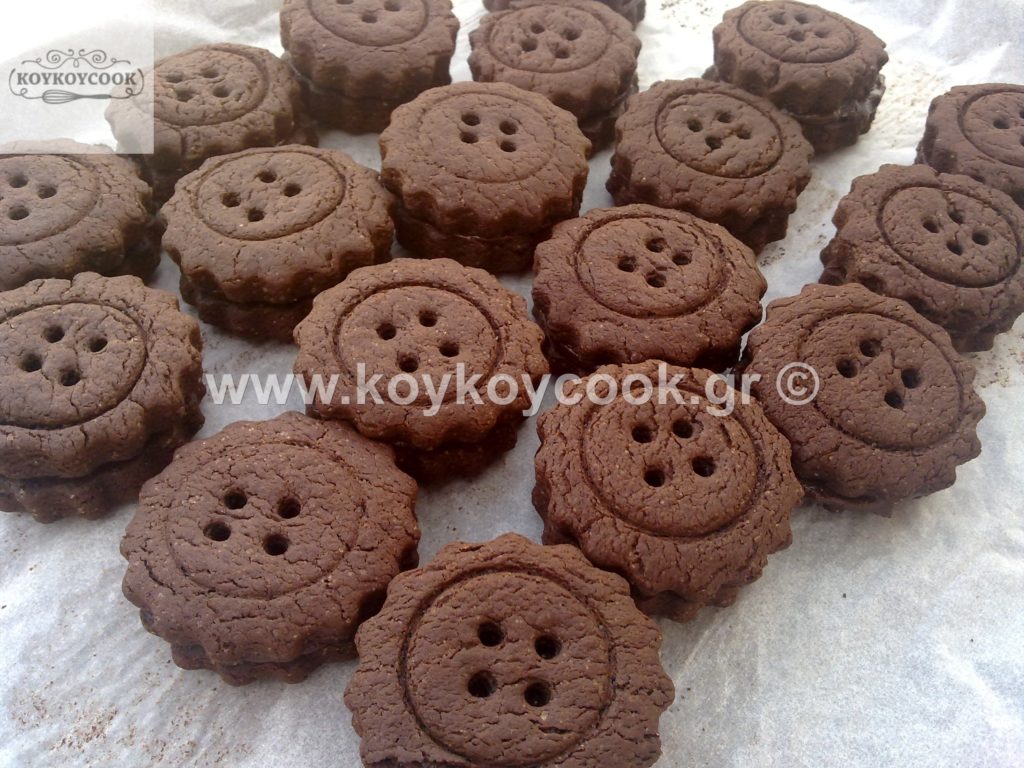 ΓΕΜΙΣΤΑ ΜΠΙΣΚΟΤΑ ΜΕ ΓΚΑΝΑΣ ΣΟΚΟΛΑΤΑΣ – Koykoycook