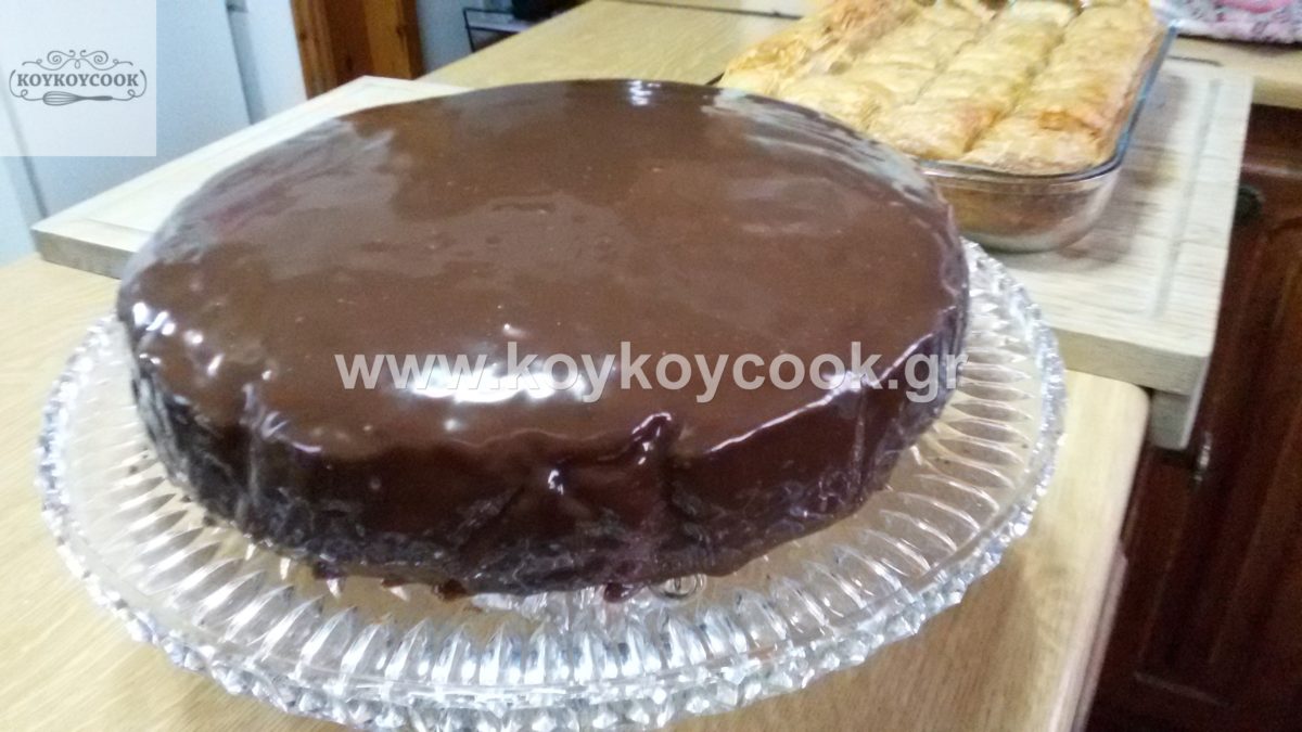 ΒΑΣΙΛΟΠΙΤΑ ΜΕ KONIAK,ΦΟΥΝΤΟΥΚΙΑ ΚΑΙ ΓΚΑΝΑΣ ΣΟΚΟΛΑΤΑΣ – Koykoycook