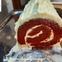 ΚΟΡΜΟΣ RED VELVET ΜΕ ΓΕΜΙΣΗ ΤΥΡΙ ΚΡΕΜΑ – Koykoycook