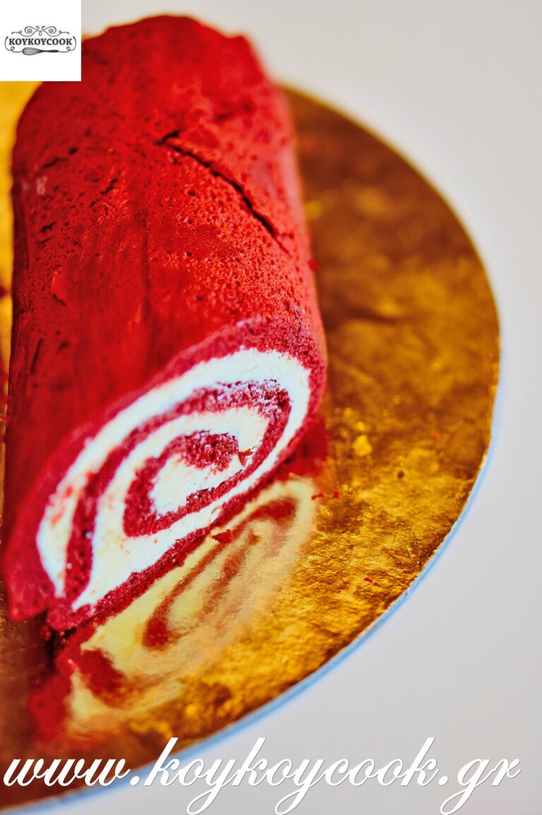 ΚΟΡΜΟΣ RED VELVET ΜΕ ΓΕΜΙΣΗ ΤΥΡΙ ΚΡΕΜΑ – Koykoycook